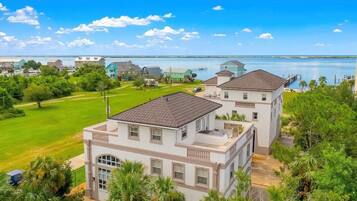 Casa, várias camas (Bella Villa Waterfront Suite) | Fachada