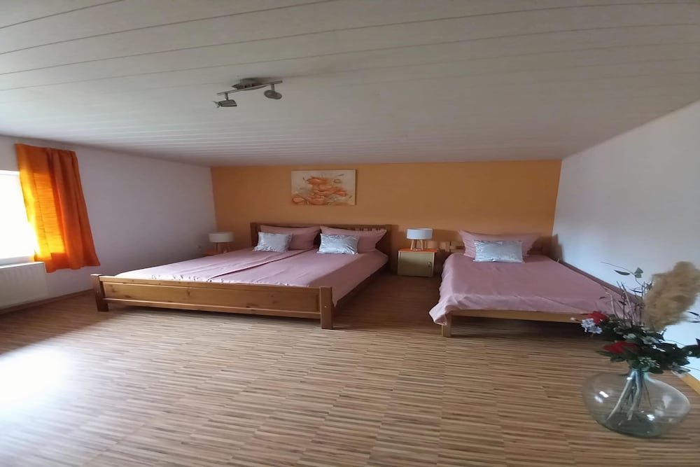 Vakantiehuis In Saint Quirin Met Tuin - Moselle