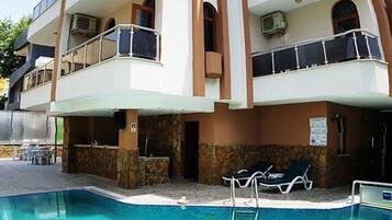 Piscina exterior sazonal