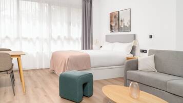 Comfort Studio with Sofa Bed | Com decoração personalizada, com mobília individualizada, secretária