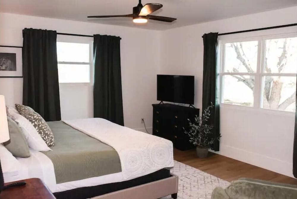 Private Modern Ranch - Georgetown, TX