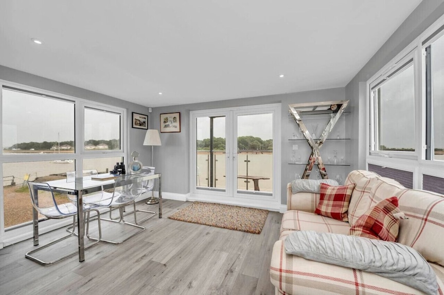 The Old Pilot Hut, Felixstowe Ferry, Amazing Views - Felixstowe