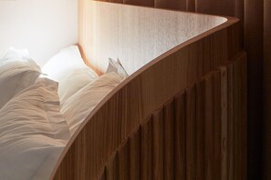 Quarto solteiro urbano, sem janelas | Roupas de cama premium, Wi-Fi de cortesia, roupa de cama