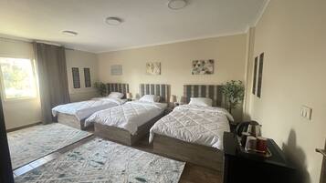 Quarto Triplo Deluxe | Quartos insonorizados, Wi-fi grátis