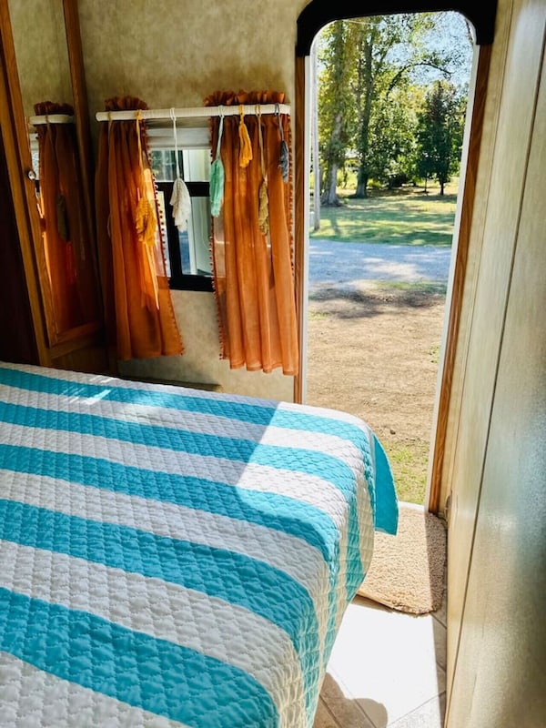 Happy Camper On Eagle Lake - Mississippi