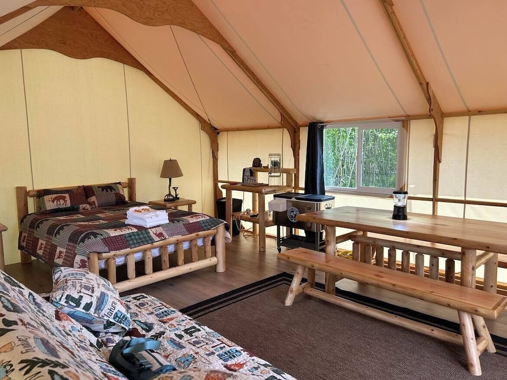Howling Wolf Resort! - Seward