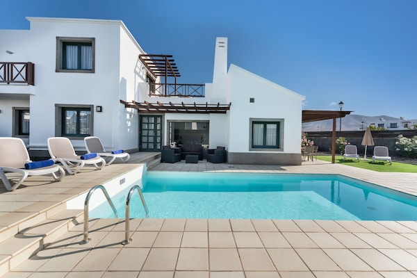 Camelot ​Holiday Homes By Livvo - Lanzarote