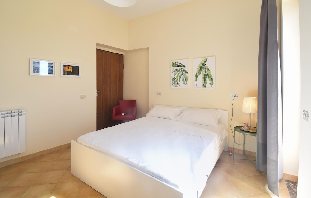 3 Bedroom Stunning Home In Mondragone - Mondragone