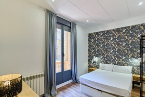 Apartamento Deluxe, varanda, Vista para a cidade | 1 quarto, secretária, secretária adequada para computadores portáteis