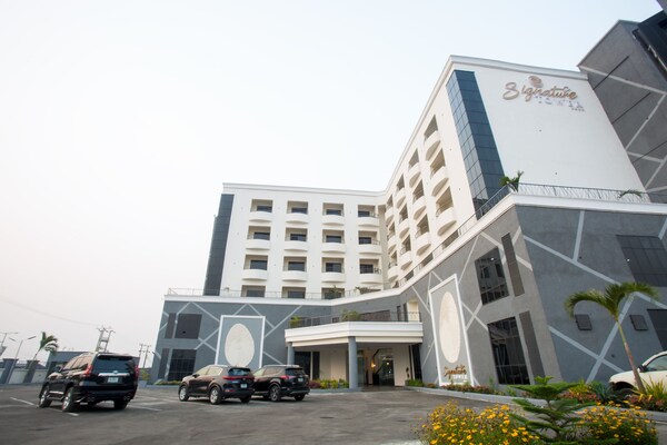 De Signature Tower Hotels & Suites - Ibadan
