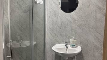 Quarto Duplo, casa de banho anexa | Casa de banho | Toalhas fornecidas