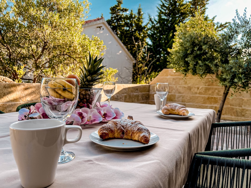 Pinia Apartments - Brač