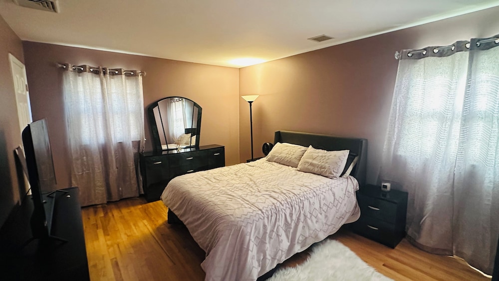 Breathtaking Views, Heated Pool on the Metedeconk River! - Brick | Vrbo