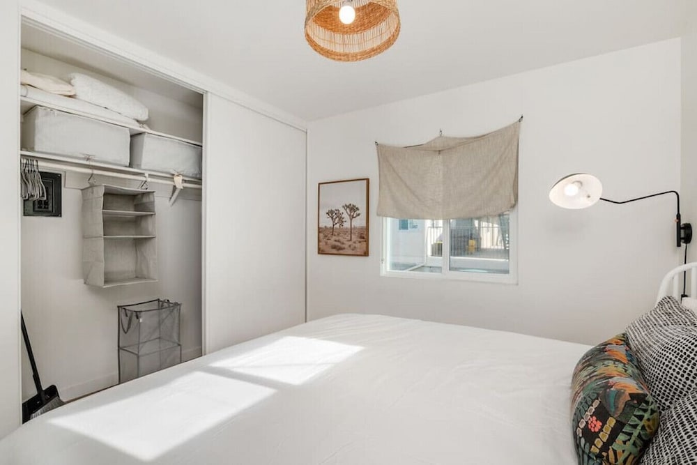 706 S Pacific Unit C · Steps From Beach, Panoramic Ocean Views & Parking - 오션사이드