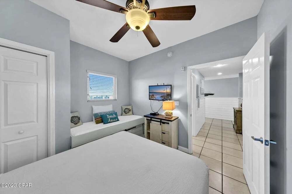 ⭐Beach Front | GULF VIEWS | HUGE Balcony | Pool | Sterling Reef 104⭐ ...