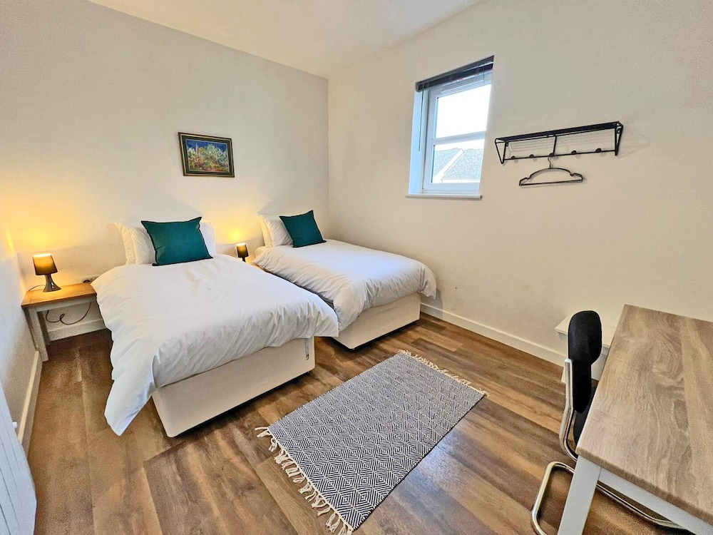 Immaculate 2-bed Apartment Town Centre - Cheltenham