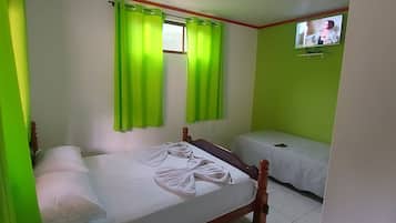 Suíte superluxo, várias camas, banheiro privativo, ao lado da montanha | 1 quarto, roupas de cama antialérgicas, Wi-Fi de cortesia