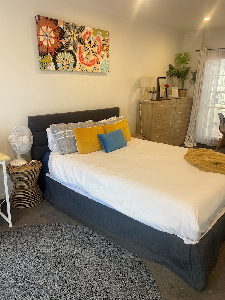 Self Contained Unit With Ensuite - Cranbourne