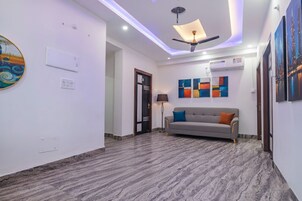 Área de estar no saguão