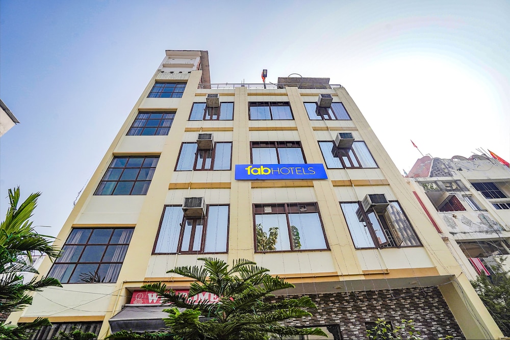 Fabhotel Deepak Palace - Varanasi