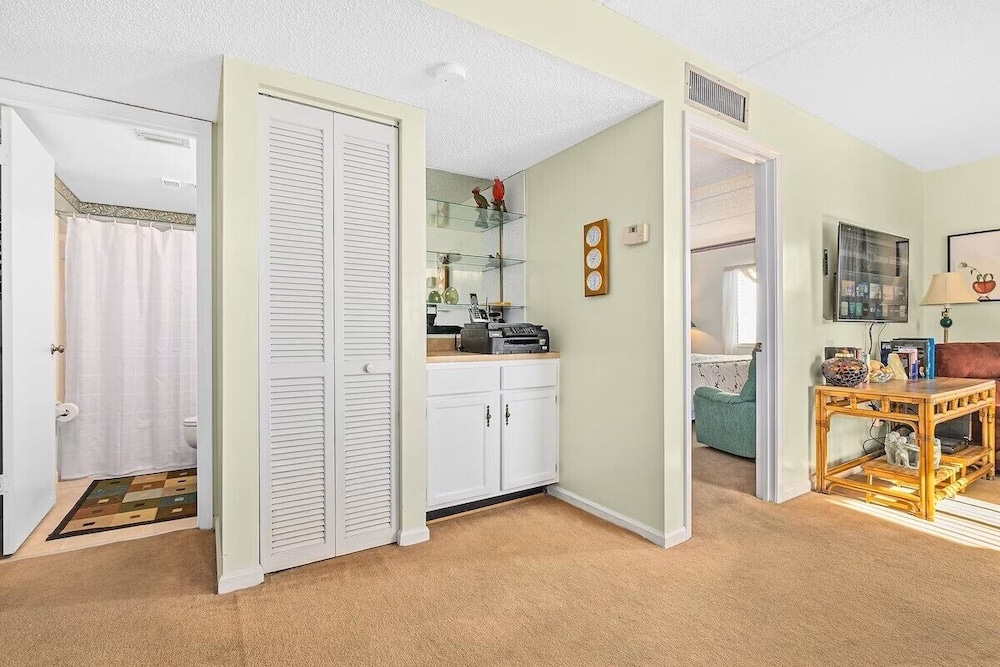 🌴St Augustine Beach Retreat~ Oceanfront Resort 🏖️2 Pools🏊hot Tubs Pickleball, Trolley! - Crescent Beach, FL