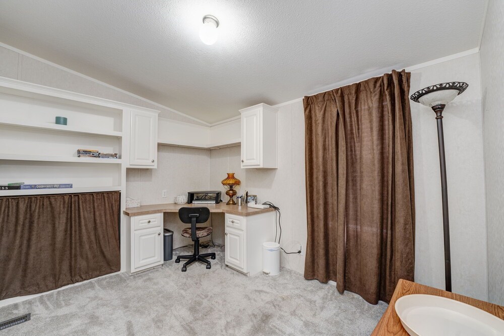 3 bed/2 bath home +office w/ futon with community boat ramp & dock to ...