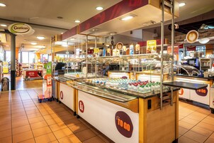 Café da manhã continental todos os dias mediante uma taxa