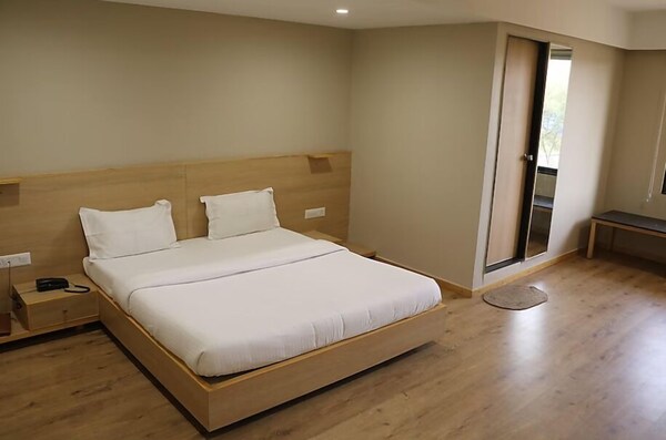 Hotel Berlin - Gandhinagar