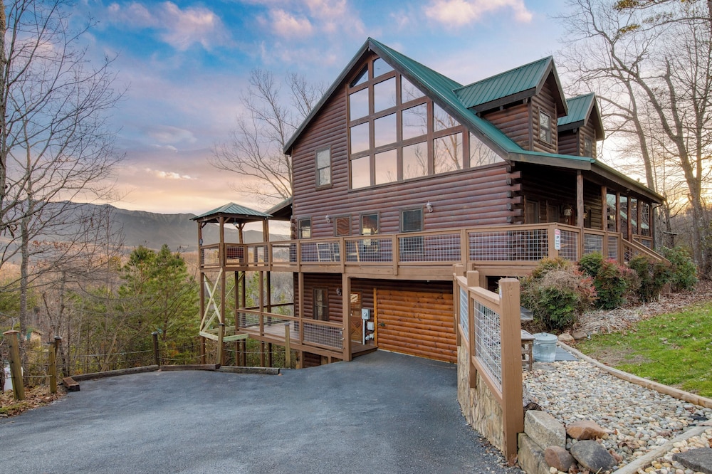 Misty Mountain By Avantstay Hot Tub, Mountain Views, Theater, Pool Table - Gatlinburg