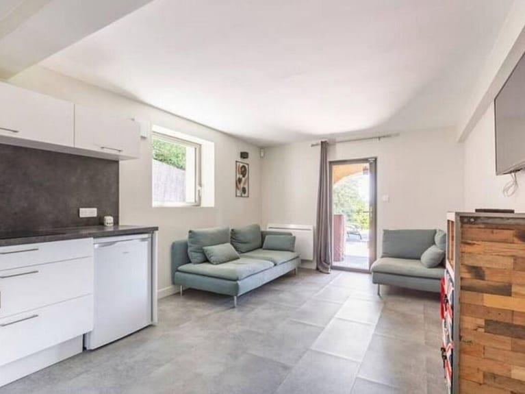 ÉLégante Maison à Vichy : Piscine Chauffée, Jardin Arboré, Terrasse Et Climatisation - Ibis Vichy