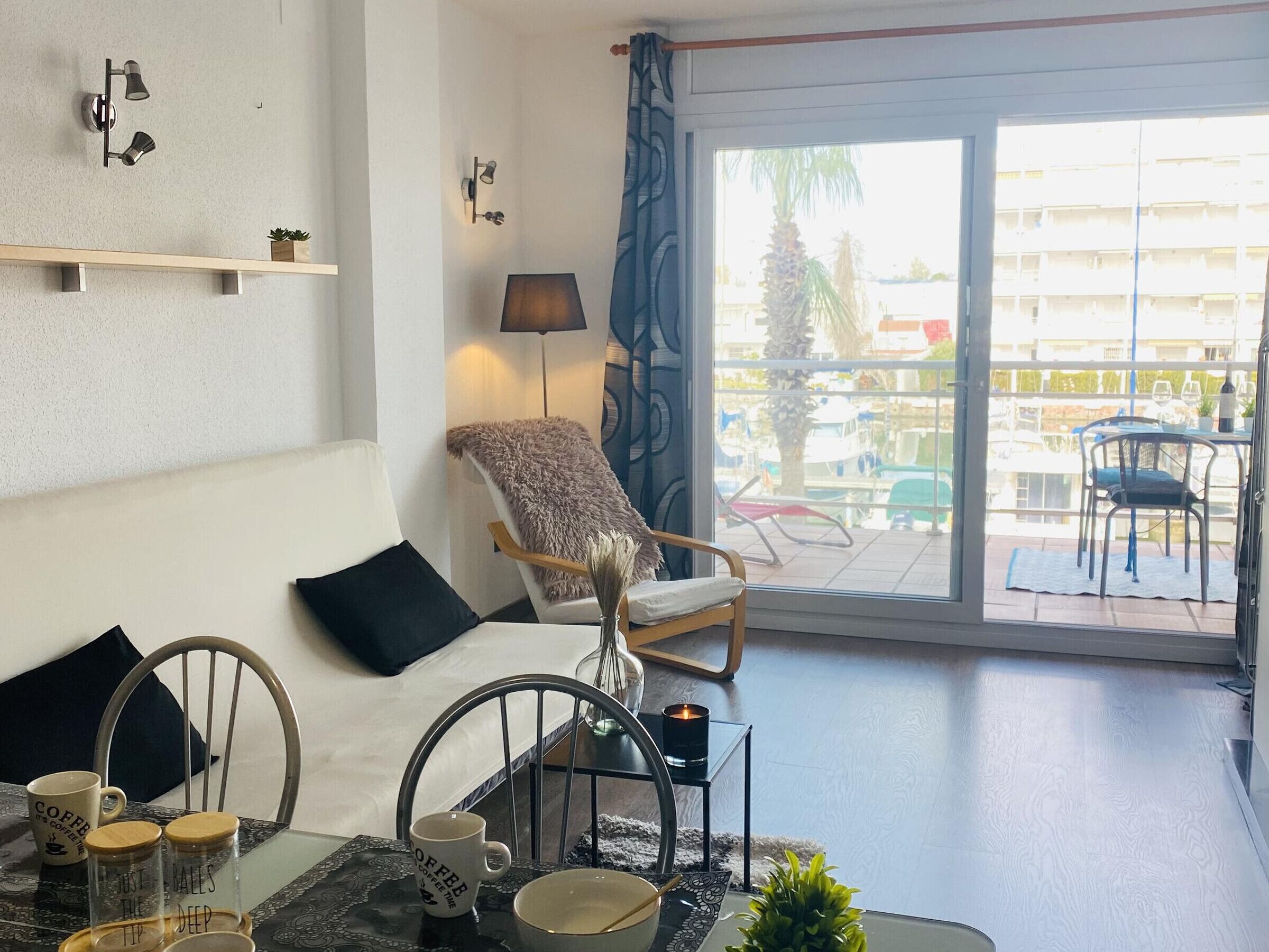 Helles Apartment In Santa Margarita Mit Terrasse - Roses