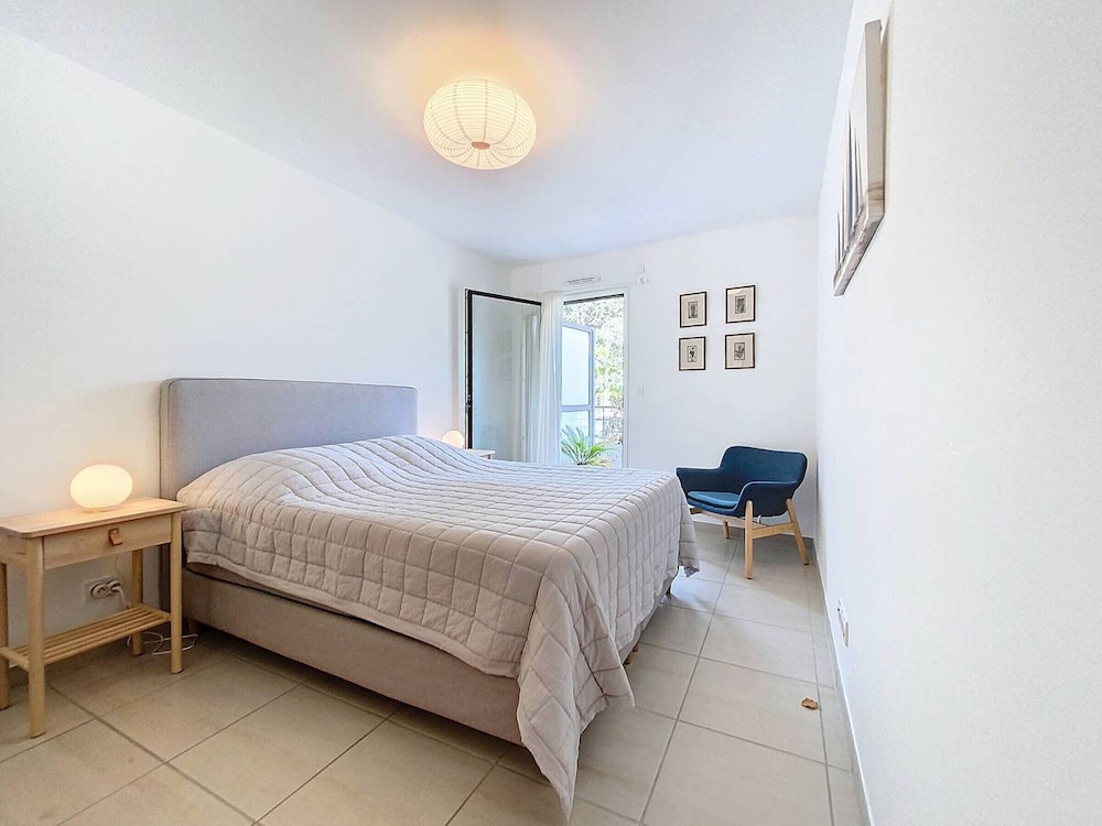 Beachside Luxury Apartment With Pool Access - Saint-Cyr-sur-Mer