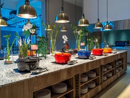 Café da manhã com buffet todos os dias mediante uma taxa