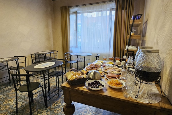Pequeno-almoço tipo buffet diário incluído