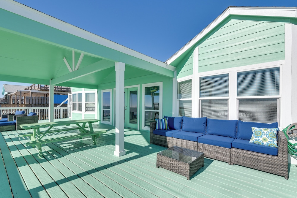 Great For Groups: Oceanfront Surfside Beach Home! - Freeport, TX