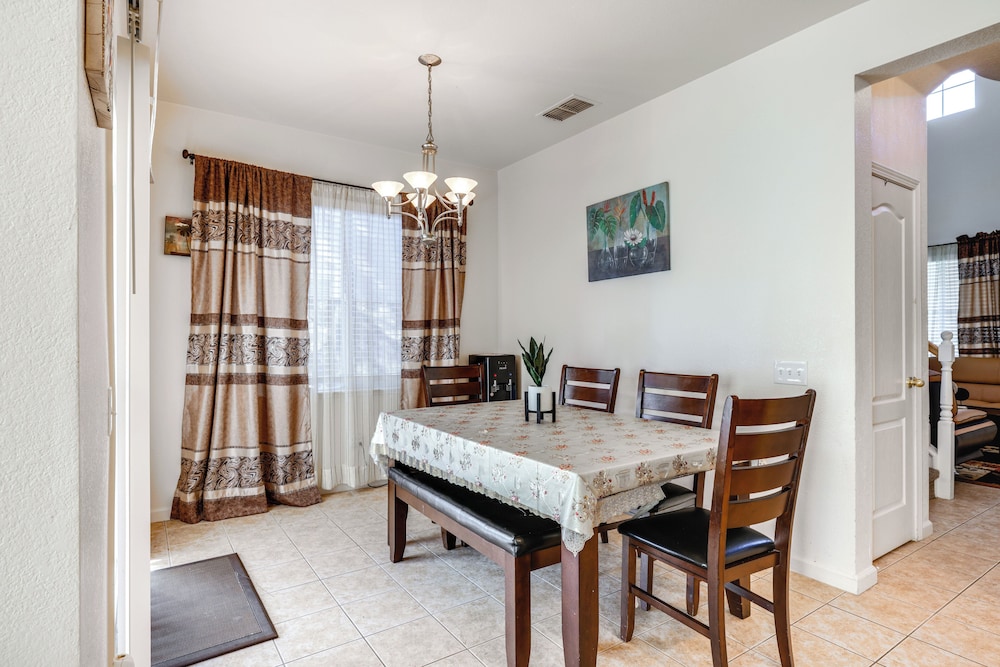 Spacious Turlock Home ~ 1 Mi To University! - Turlock, CA