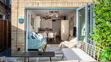 Apartamento Básico | Sala de estar | Televisor