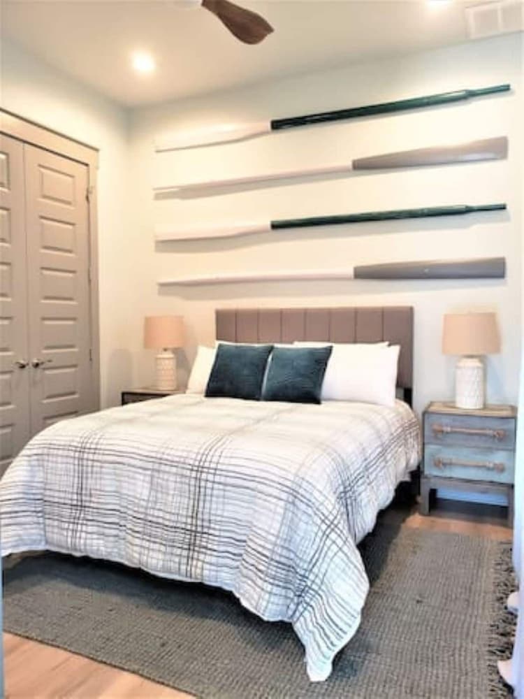 Charming Getaway | 12 Minutes To Beach - Pensacola, FL