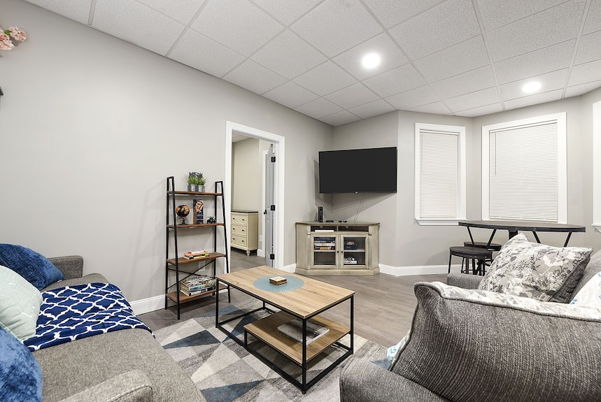 The Blue Haven - Newly Renovated 3br, 8 Mins To Downtown & Pet-friendly - Pittsburgh