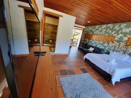 Quarto Familiar | Edredões de penas, secretária adequada para computadores portáteis