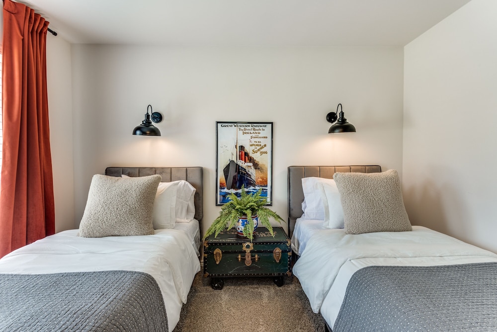 Cozy Designer Family Home Arcade, Park, Tennis, Trails, Pickleball And King Bed - Allen