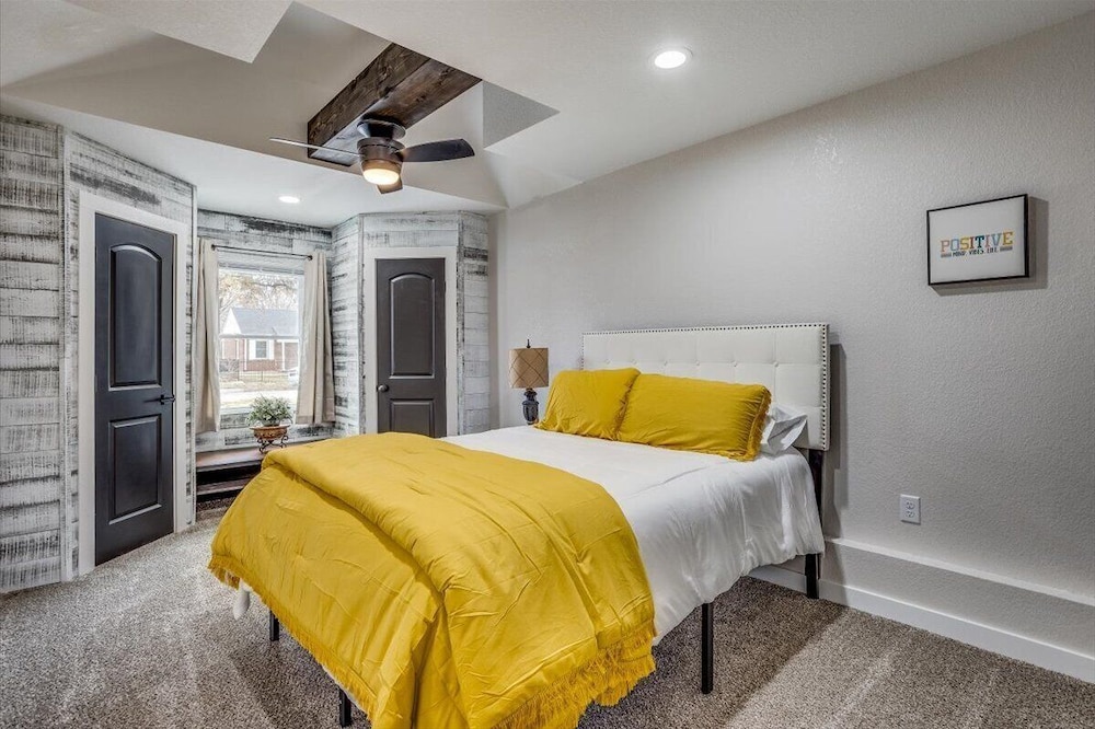 Safe & Cozy Central Stay W/ Fenced Yard - Wichita State University, Wichita