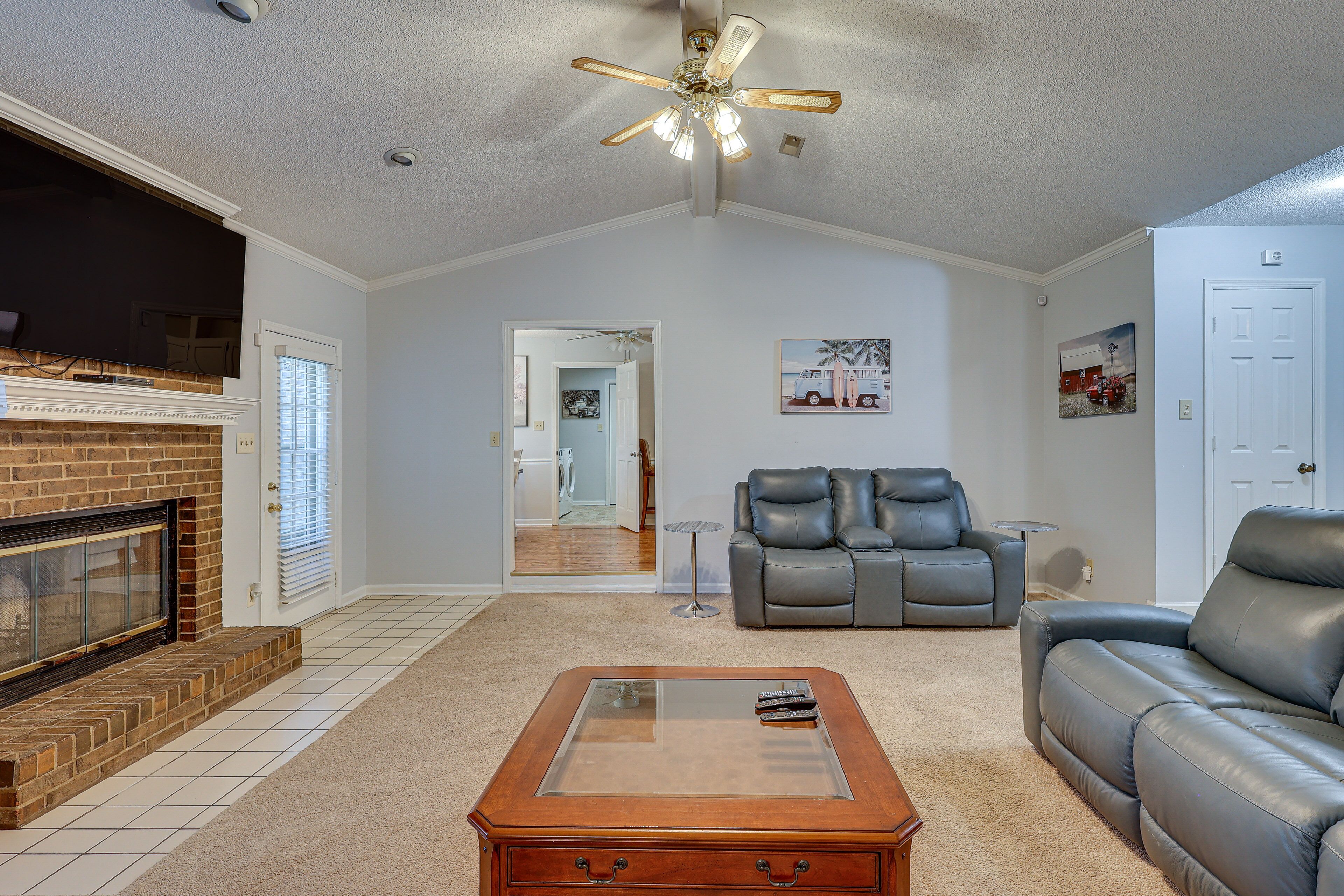 Lovely Decatur Home W/ Yard ~ 6 Mi To Town! - Decatur, AL