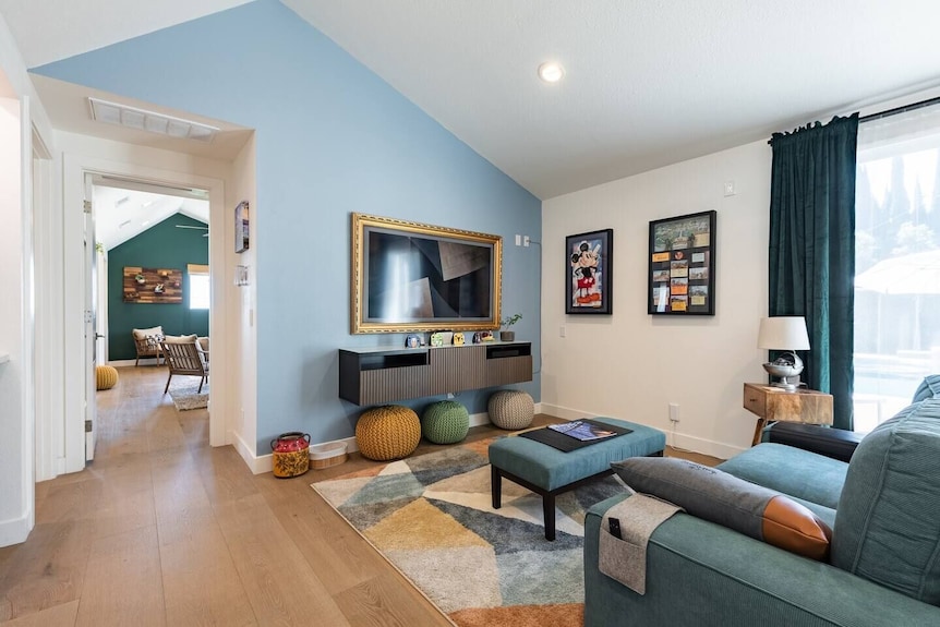 Whimsical Guest House With Disney-themed Rooms, Pool & Spa - Orange County, CA