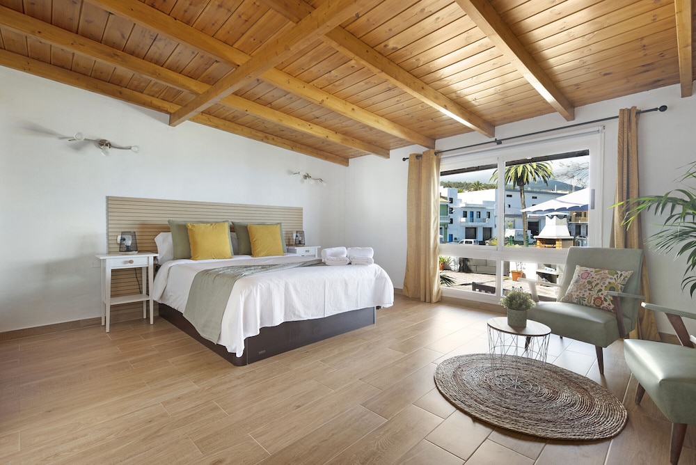 Vacation Home 'Casa Evarista' with Sea View, Private Terrace and Wi-Fi - Santa Bárbara | Vrbo