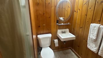 Quarto Básico | Casa de banho