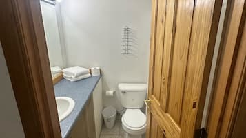 Quarto Básico | Casa de banho
