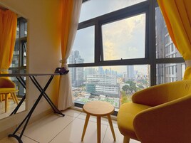 Estúdio Superior, 1 cama queen-size, kitchenette, Vista para a cidade | Vista do quarto