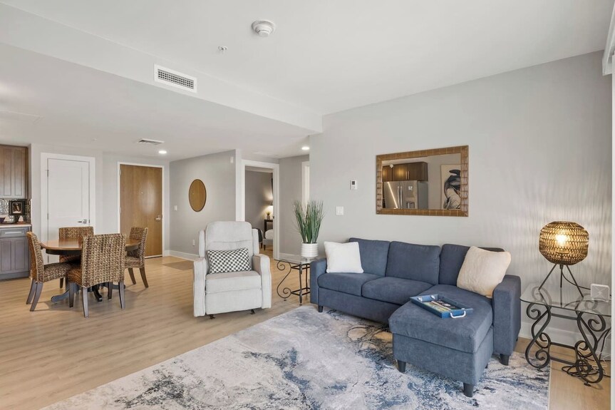 Canandaigua Condo W/ Restaurant And Pool/hot Tub - Canandaigua, NY