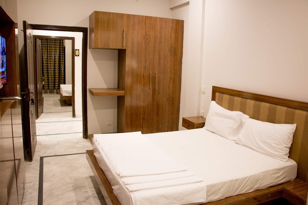 Pine View Hotel - Islamabad
